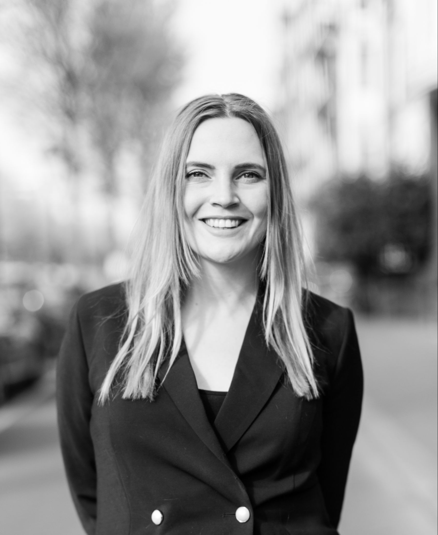 mr. Nadia van Es - Switch Legal